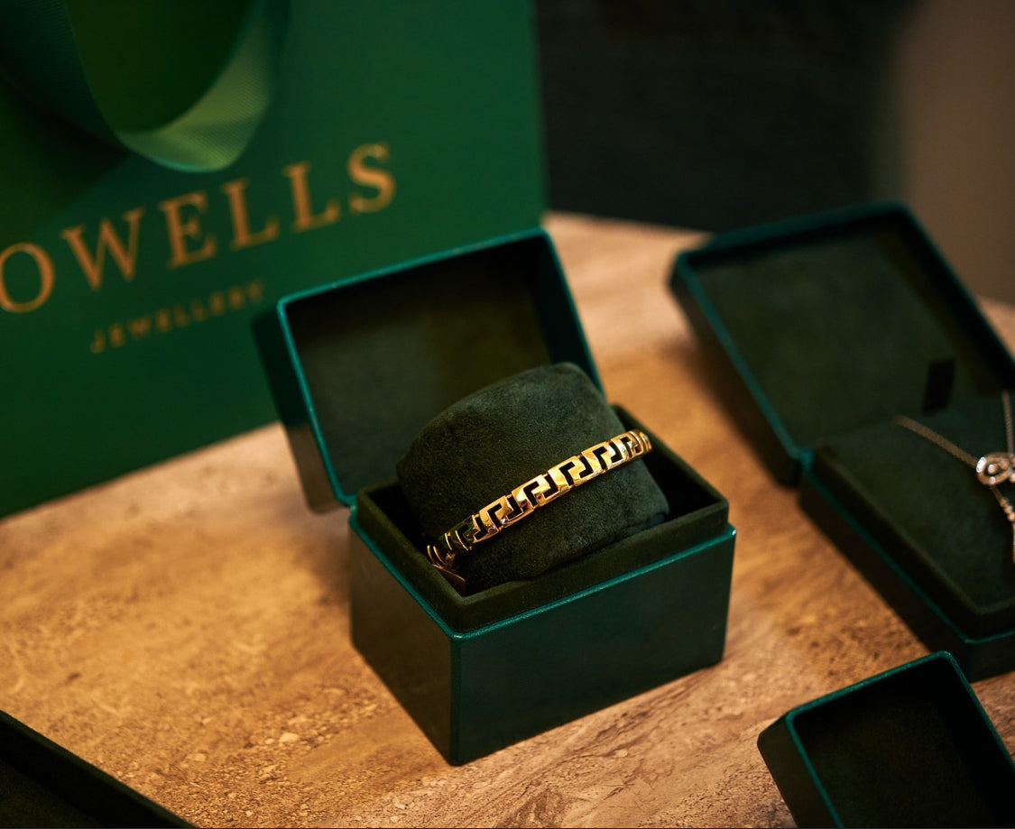 Considerations for Building a Vintage Jewellery Collection – Powells ...